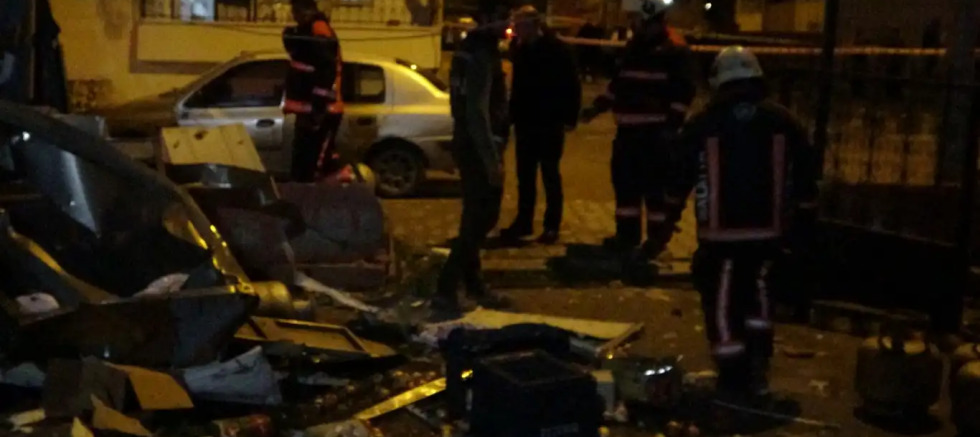 Malatya'da İftarın hazırlandığı konteynerdeki tüp bomba gibi patladı ... Malatya'da İftarın hazırlandığı konteynerdeki tüp bomba gibi patladı ...